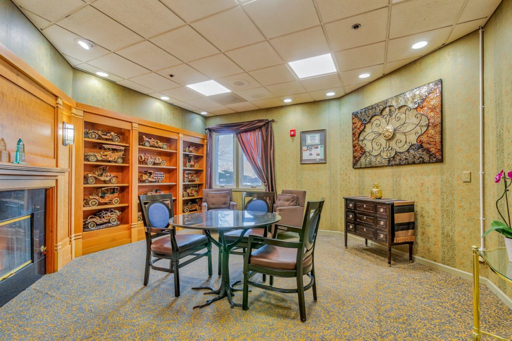 Memory Care | Harbour Village Retirement Community